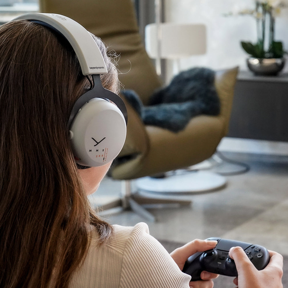 MMX 200 Wireless Multi Platform Low Latency Gaming Headset. Studio Qua