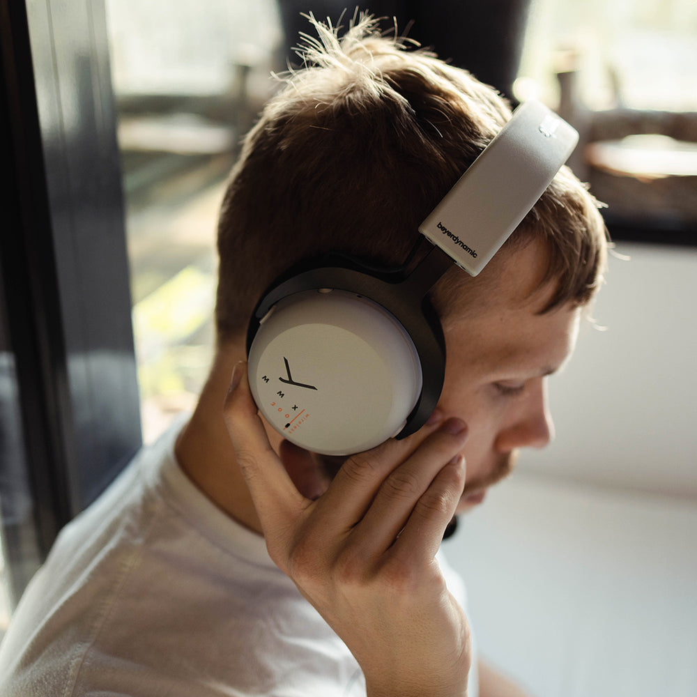 MMX 200 Wireless Multi Platform Low Latency Gaming Headset. Studio Qua